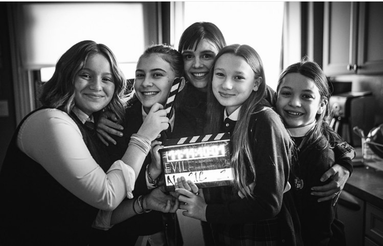 This Orthodox Teenage Girl Stars In An Award-Winning Paramount+ Show ...