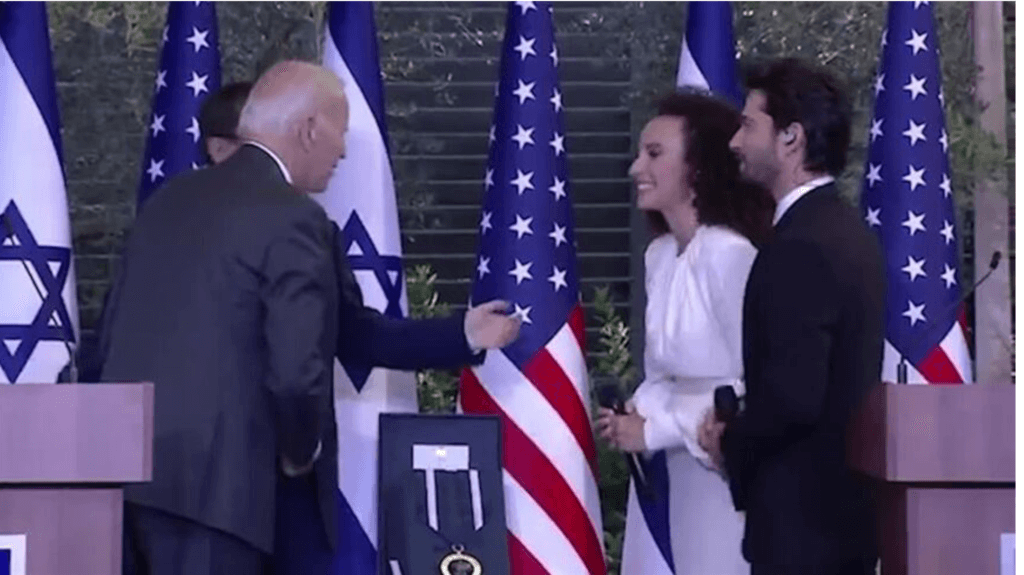 Why Did Israeli Singer Yuval Dayan Not Shake President Biden's Hand But ...