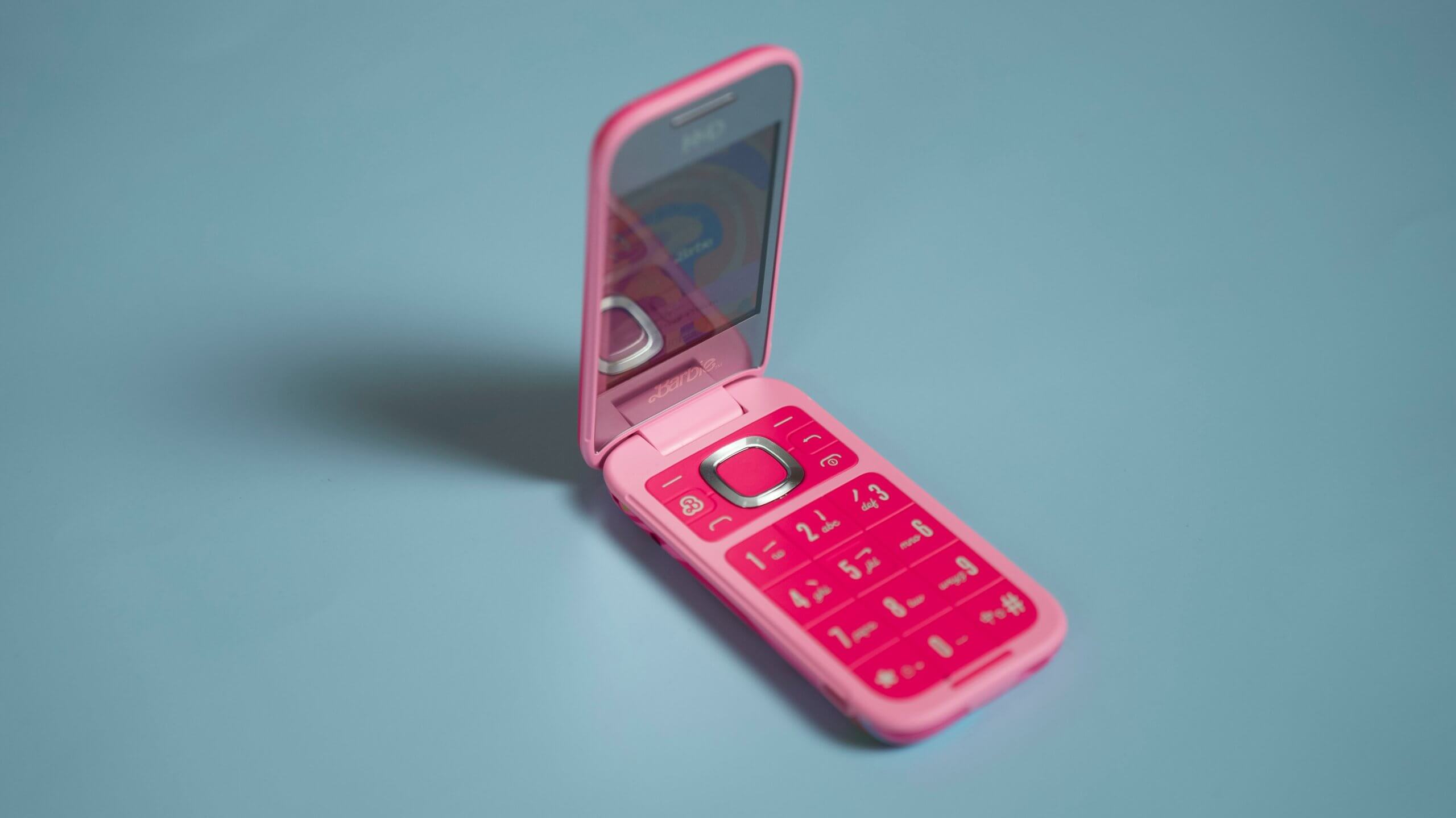 Why Do Orthodox Jews Use Flip Phones? - Jew in the City
